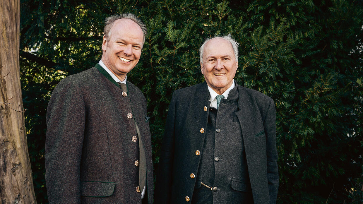 Hipp-News: Claus Hipp gibt Führung an Sohn Stefan weiter