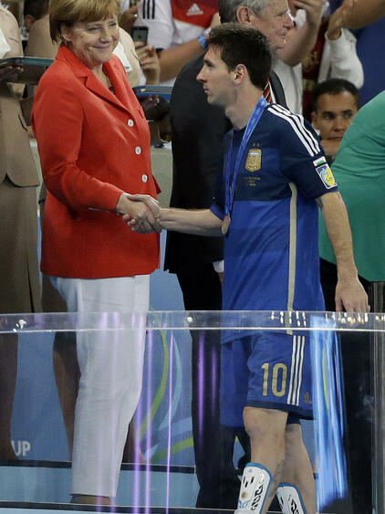 Kanzlerin beim WM-Finale: Angela Merkel im Schland-Fieber