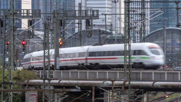 Deutsche Bahn: Unpünktliche Züge, marode Infrastruktur und schwache Halbjahresbilanz