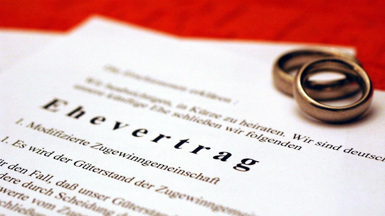 Doppelrolle: Beim Ehevertrag ist Schluss mit lustig