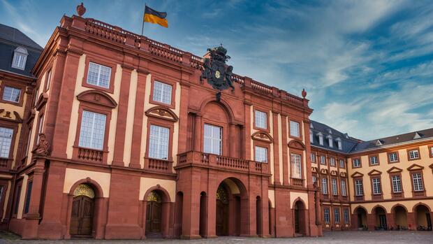 Beste BWL-Unis 2023: Die besten Unis für Betriebswirte im Hochschulranking
